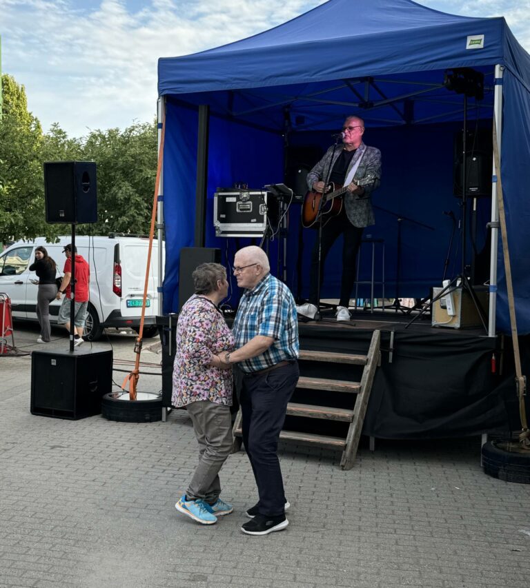 Handelen går og festfolket kommer - iSolør.no